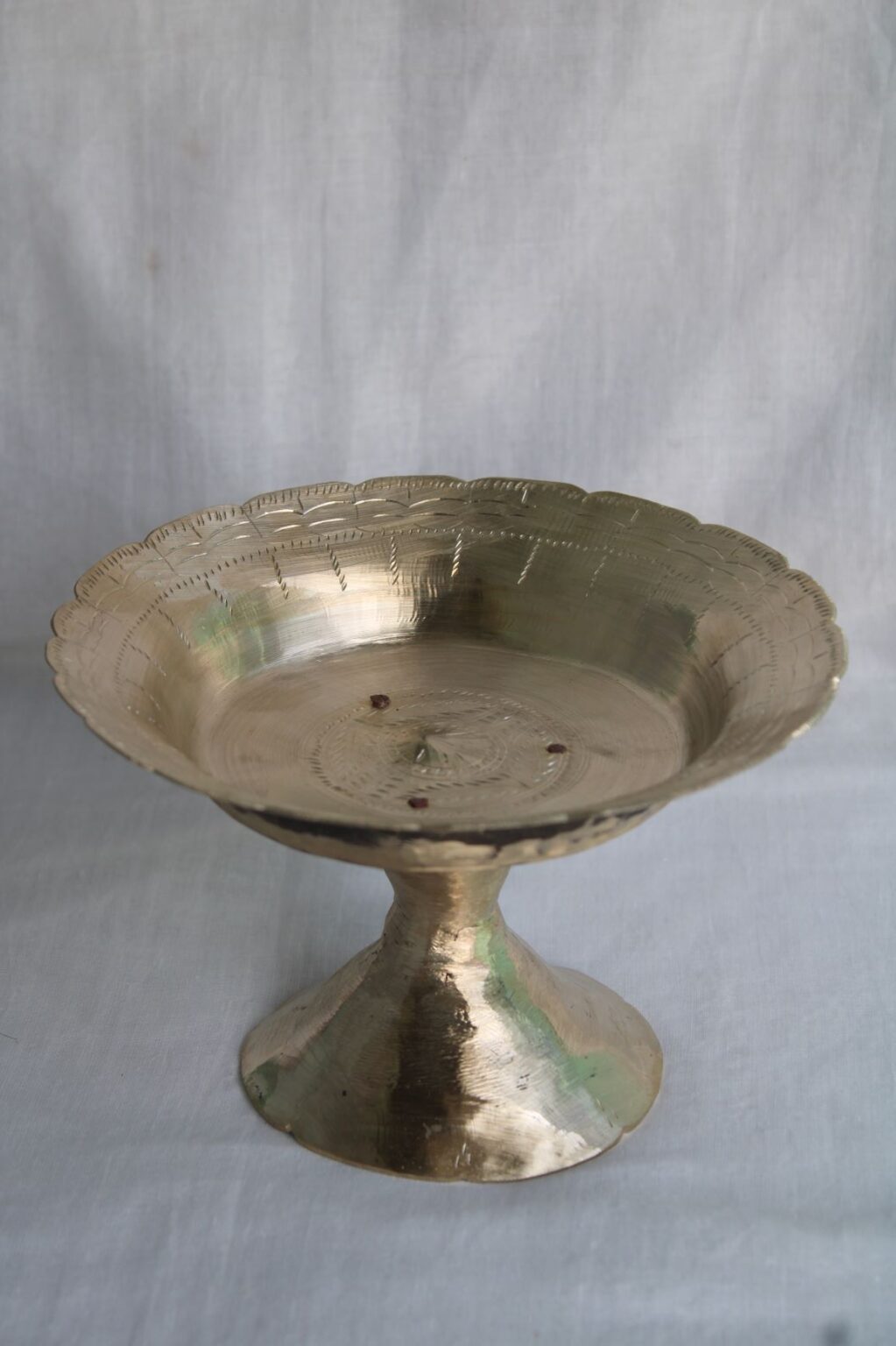 BELL METAL CHARAS BOTA (TRAY WITH STAND)- 700gm - Brahmaputra Fables